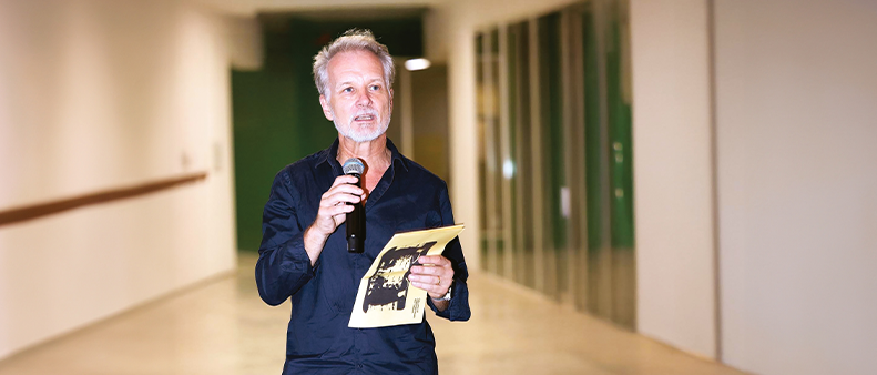 Los Angeles : le photographe Paul Lowe poignardé à plusieurs reprises ...