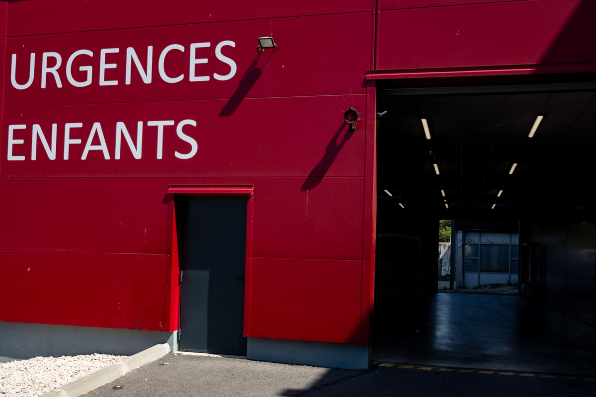 Draguignan : l’adolescente de 14 ans défenestre son petit frère du ...