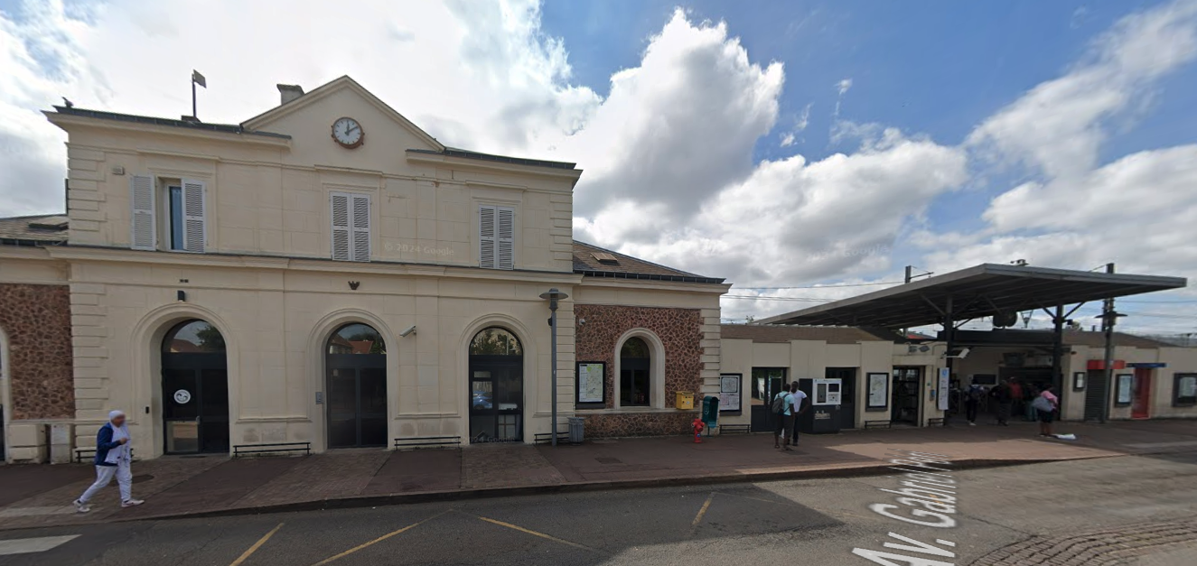 Trappes : un homme meurt poignardé devant la gare